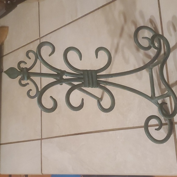 Storage & Organization | Rustic Green Metal Scroll Easel Stand 1in ...